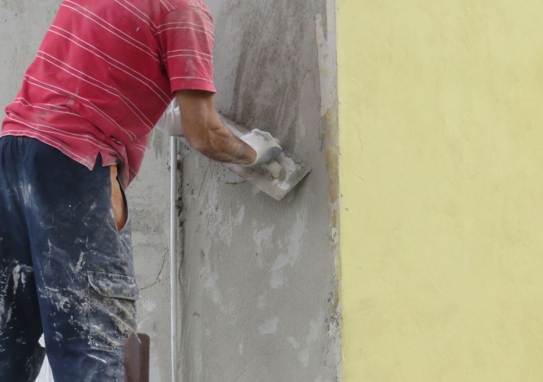 Rendering Vs Plastering: Key Differences Explained Clearly