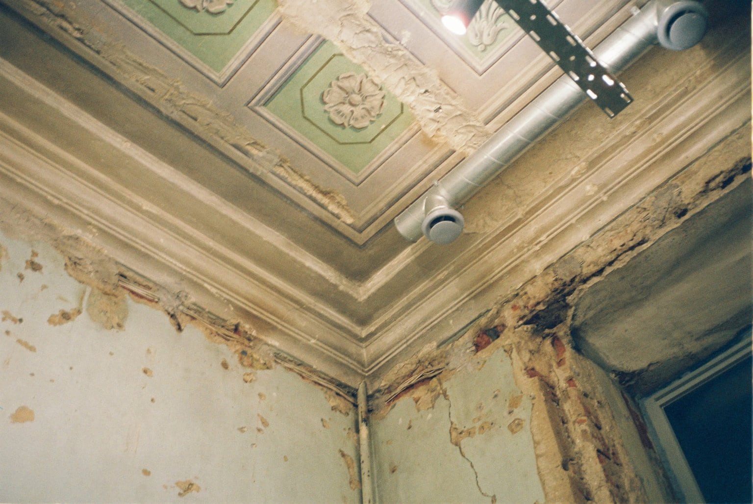 Why Are British Houses So Mouldy? Causes Explained